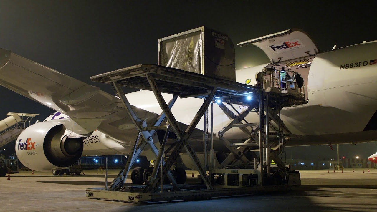 Giant Panda Bei Bei Arrives in China on Board the FedEx Panda Express ...
