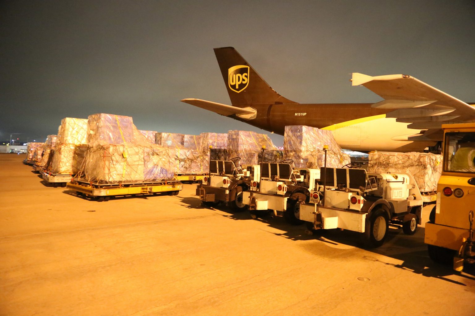 UPS เตรียมบินด่วน ส่งหน้ากากและอุปกรณ์ป้องกันกว่าสองล้านชุด ร่วมต้าน ...