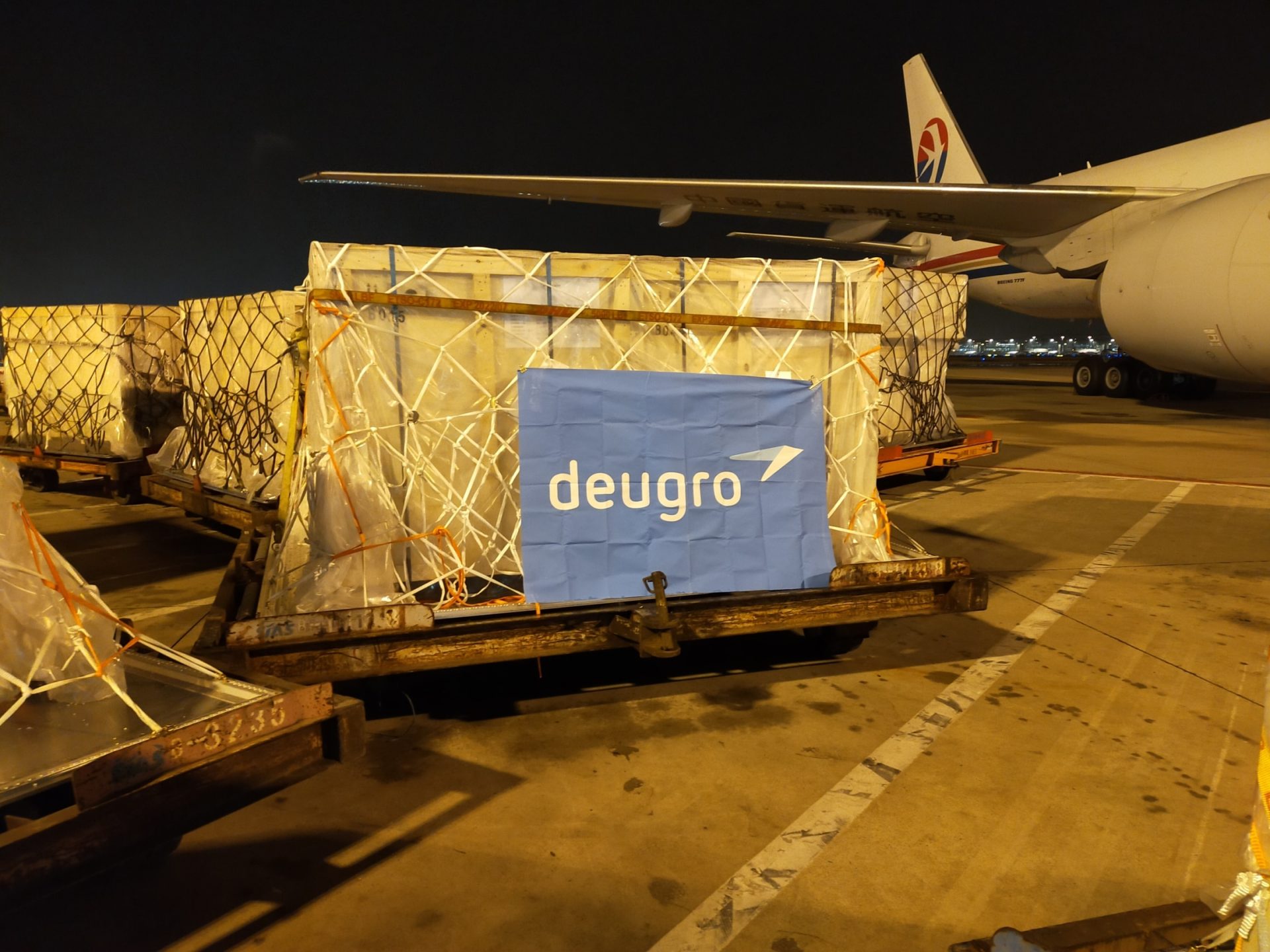 deugro เช่าเหมาลำขนส่งด่วนอุปกรณ์ปิโตรเคมีจากจีนสู่สิงคโปร์ - Airfreight Logistics