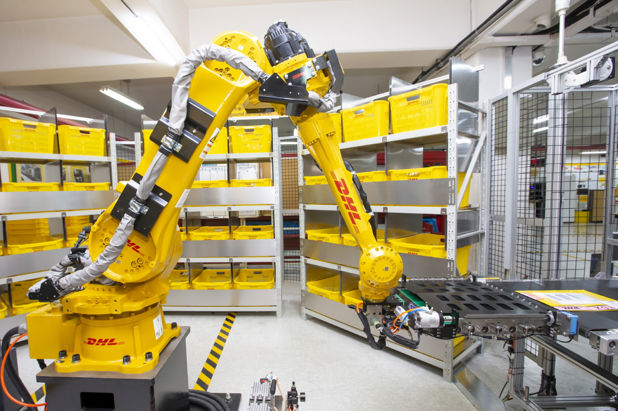 DHL Express deploys AI-powered sorting robot: DHLBot