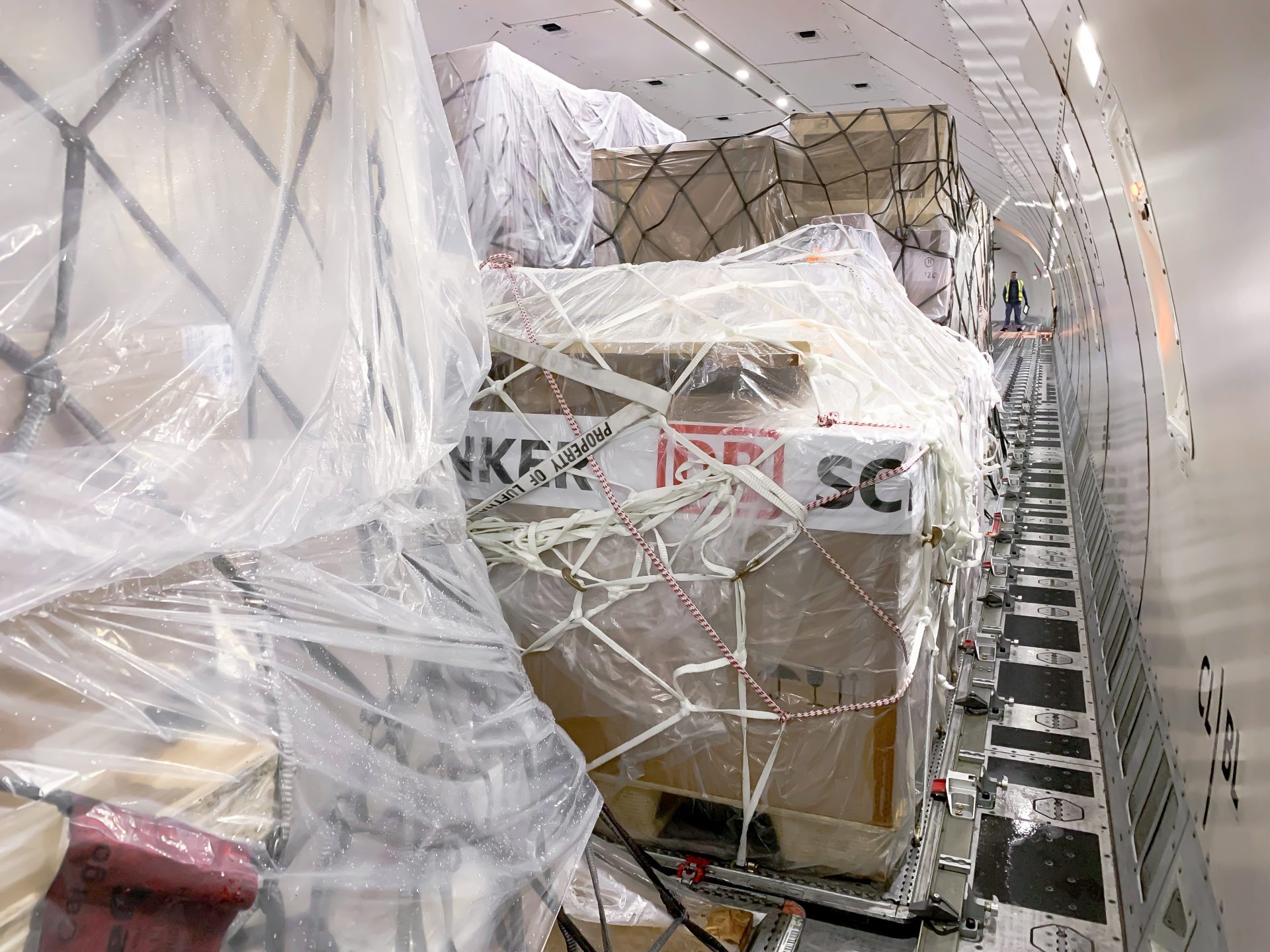 DB Schenker launches global CO2-neutral air freight offer