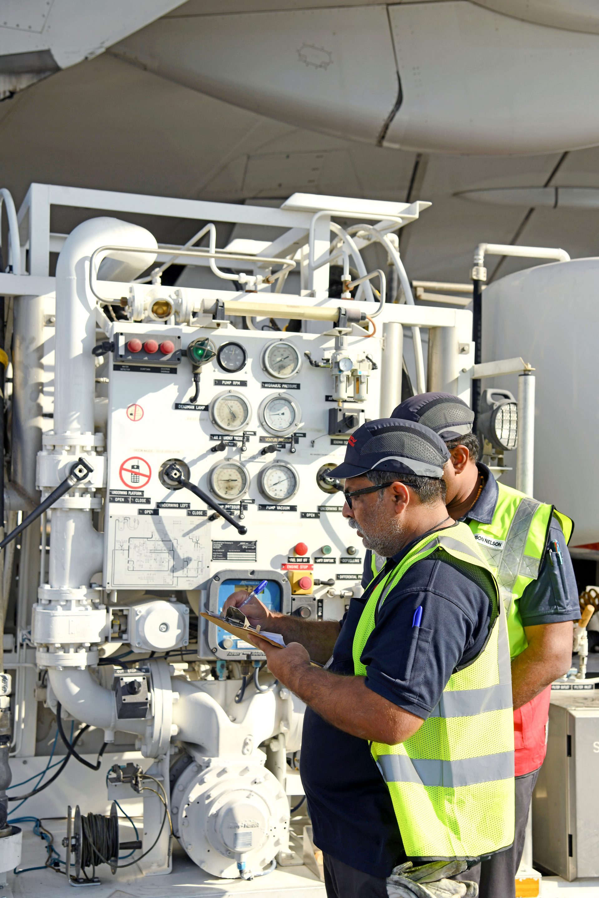 Emirates completes engine ground testing with 100% Sustainable Aviation ...