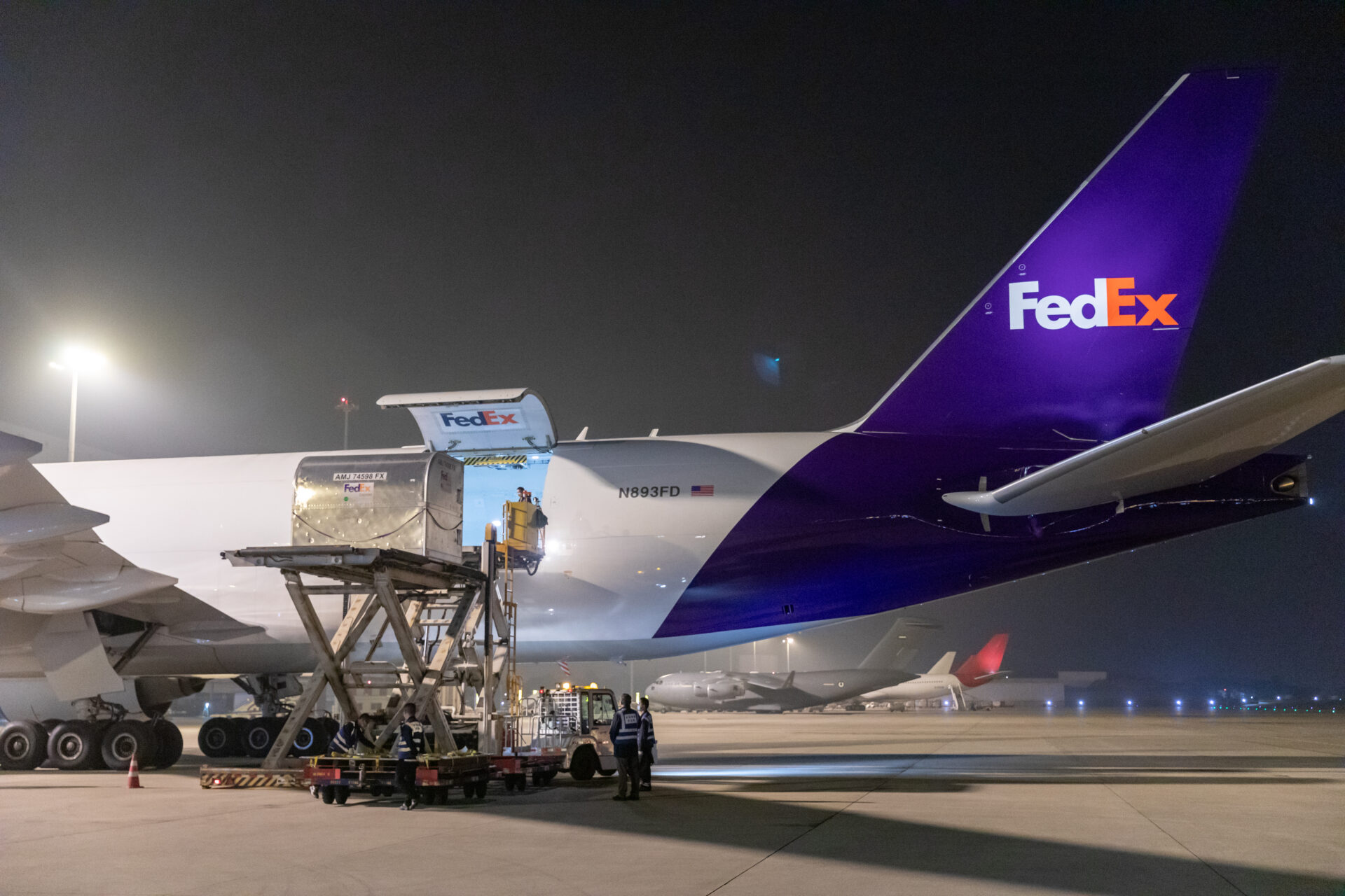 FedEx ขนส่งแพนด้ายักษ์ไปกลับ อเมริกา-จีน-อเมริกา ด้วยเครื่องบิน FedEx ...