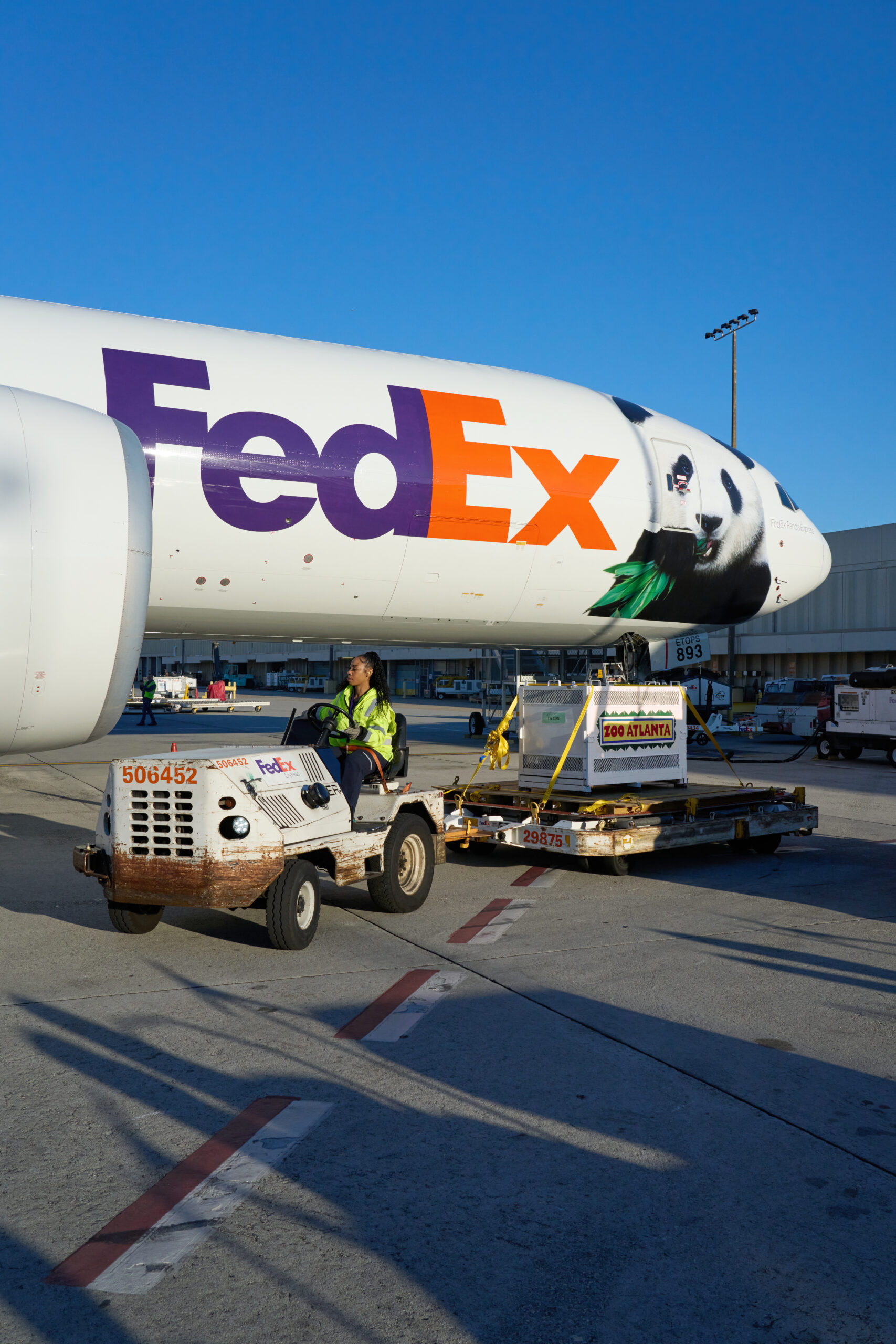 FedEx ขนส่งแพนด้ายักษ์ไปกลับ อเมริกา-จีน-อเมริกา ด้วยเครื่องบิน FedEx ...