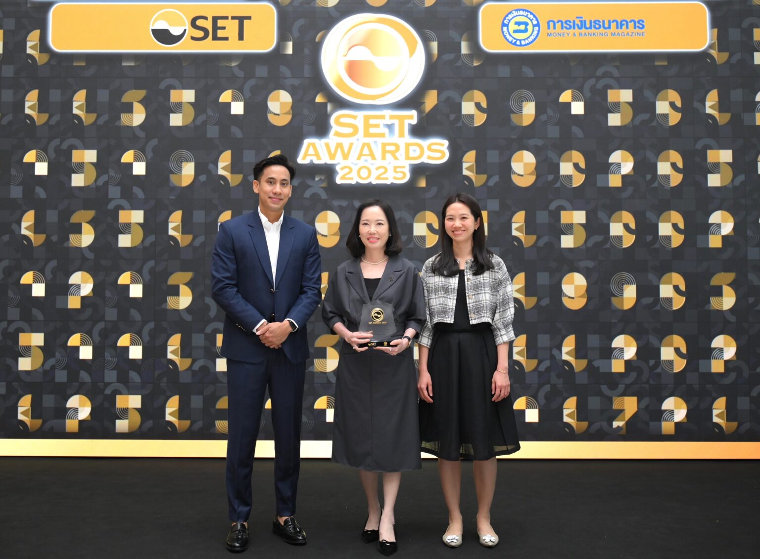Triple i คว้ารางวัลนักลงทุนสัมพันธ์ดีเด่น จากงาน SET Awards 3 ปีซ้อน ...